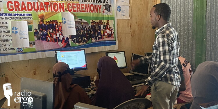 Computer school trains refugees for the workplace in Dadaab - Radio ...