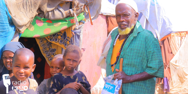 Qoysas la xarbinaya nolol xumo ku haysta Baydhabo markii ay ku cayroobeen abaarta - Radio Ergo ...