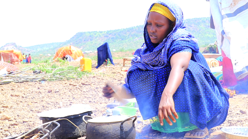 Families fleeing conflict in Gedo struggle with basic needs in small ...